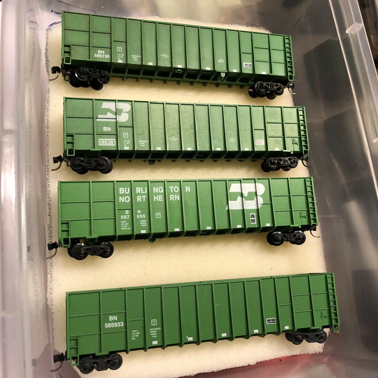 N Scale Deluxe Innovations Wood Chip Boxcars Burlington Northern ...