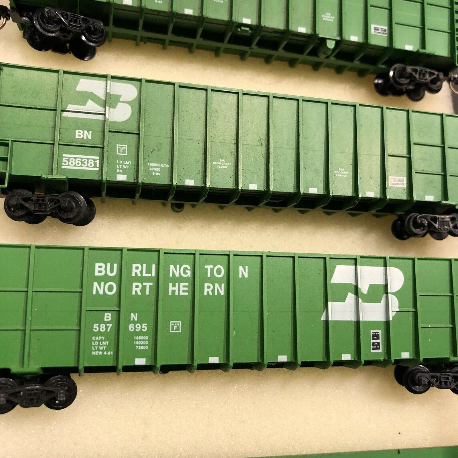 N Scale Deluxe Innovations Wood Chip Boxcars Burlington Northern ...