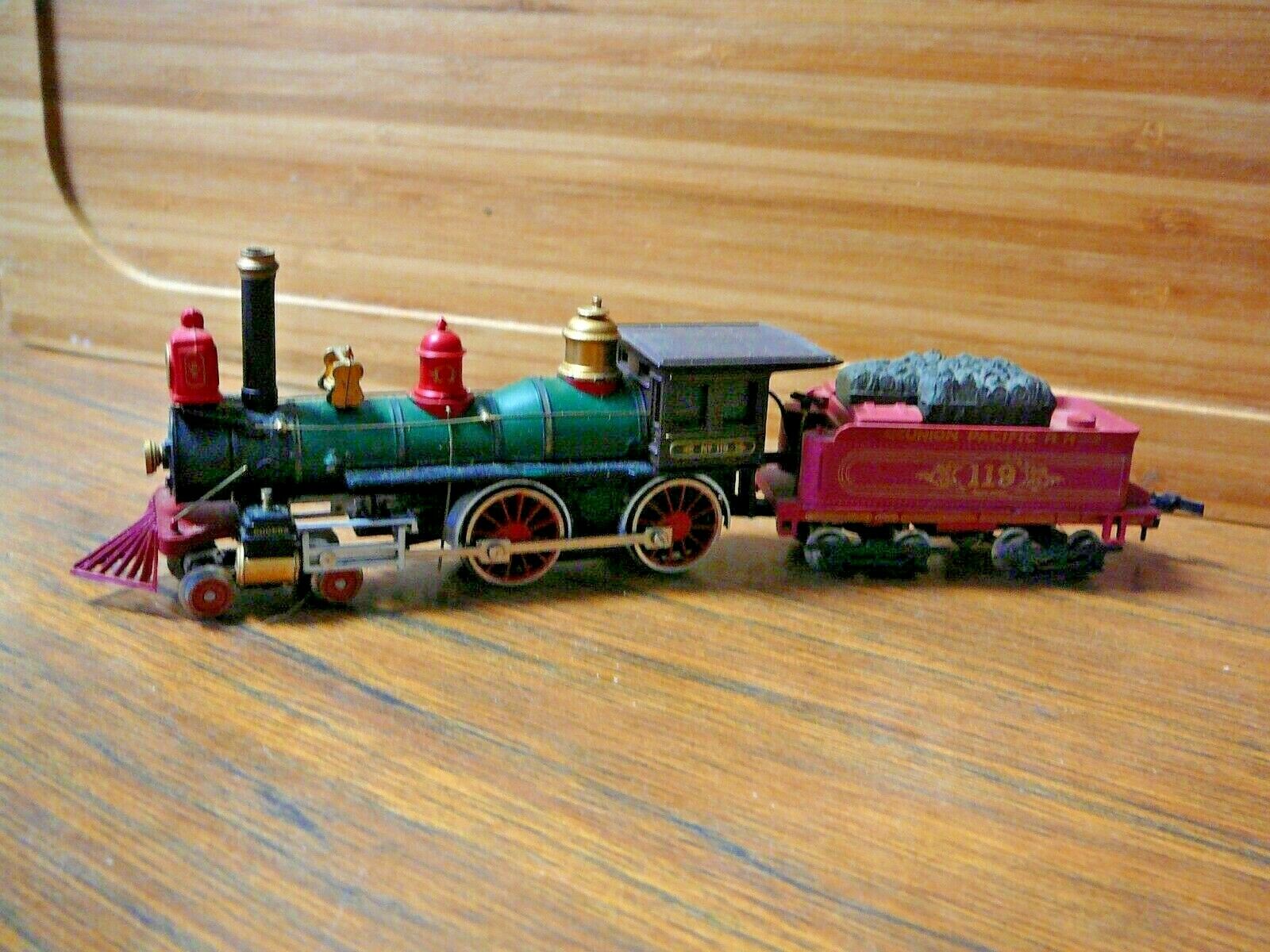 HO Scale Model Train Locomotive And Tender Union Pacific Bachmann ...
